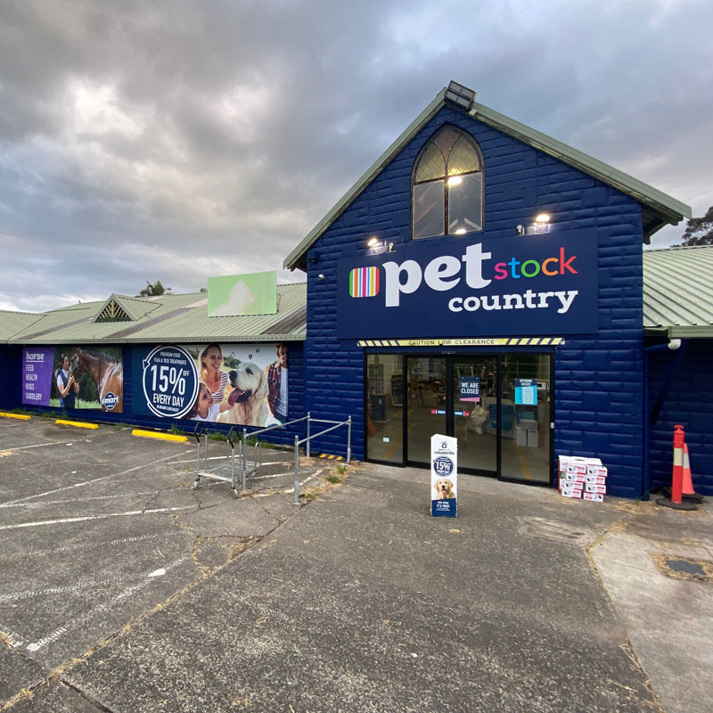 Petstock Kembla grange - Painting and signage - Sign Syndicate